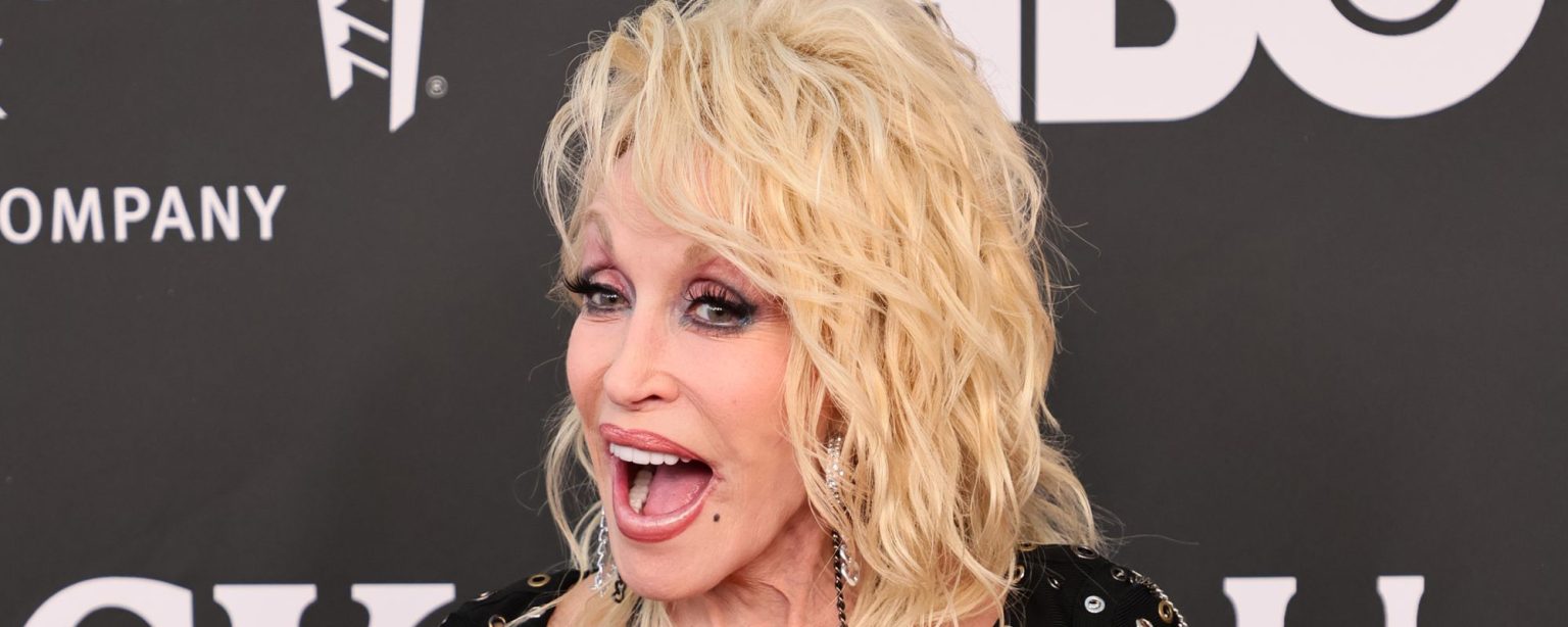 Dolly Parton aimerait remettre les pendules à l'heure : "Je ne suis pas ...